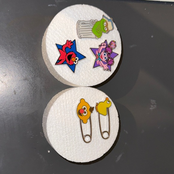 Sesame Street | Accessories | Sesame Street Character Pins Multicolor ...